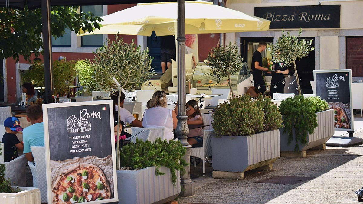 Na Titovom trgu niknula je nova jedinstvena pizzeria – u Romu možete na ...