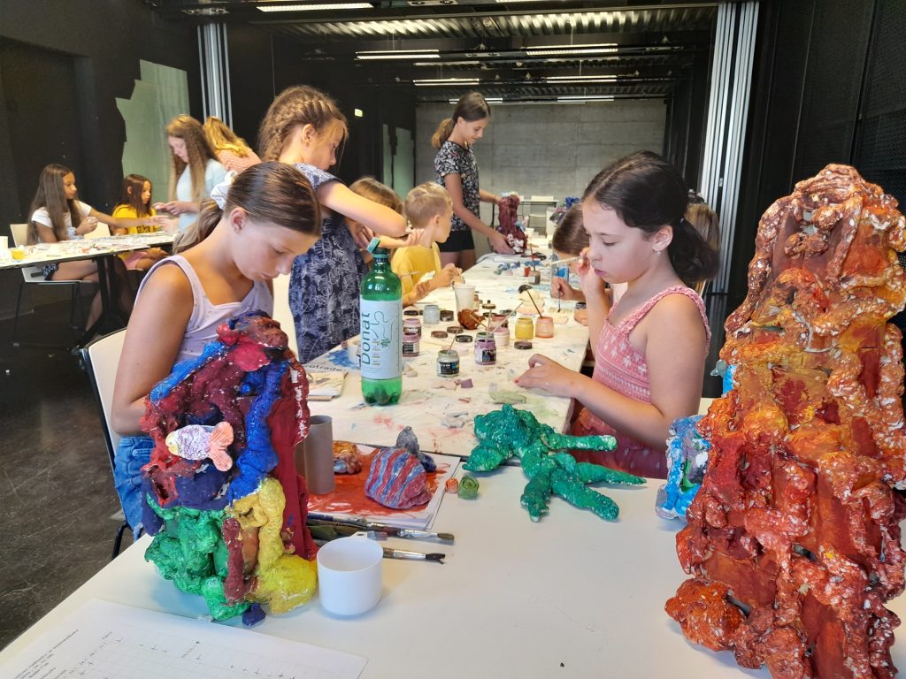 More je moje boje - Otvorena izložba dječjih radova u Gradskoj ...